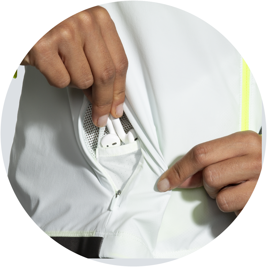 Carbonite Women's Reflective Running Jacket | Brooks Running