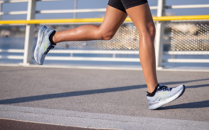 Le migliori scarpe da corsa per piedi piatti | Brooks Running